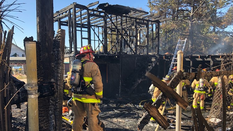Fire destroys abandoned building in Lincoln Park | cbs8.com