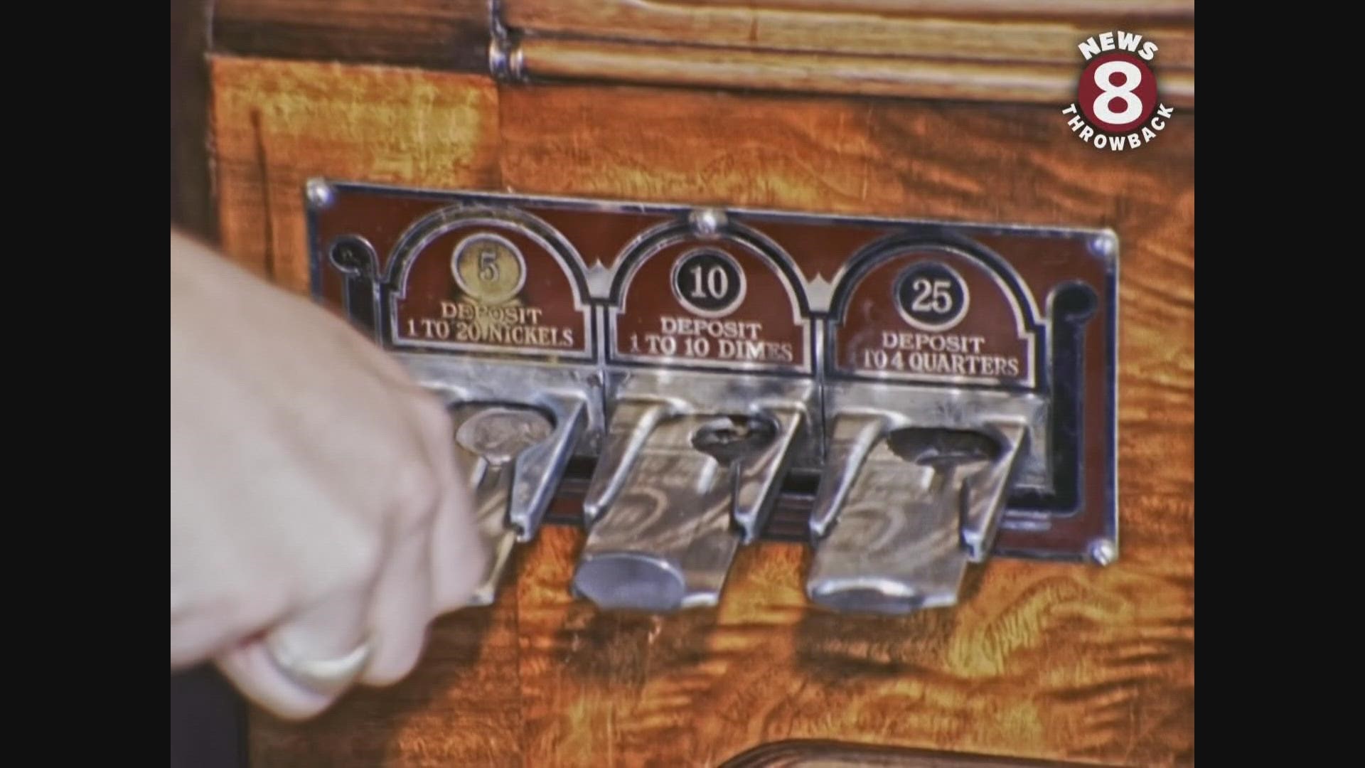 Wurlitzer jukeboxes for sale in downtown San Diego 1974 | cbs8.com