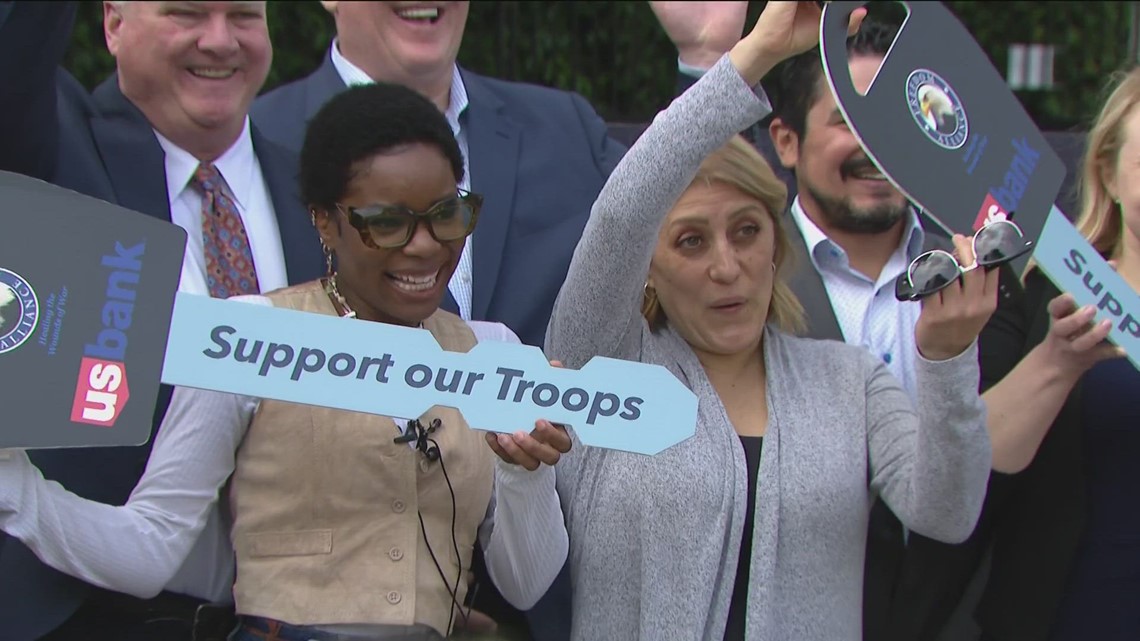 Padres team up to give Gold Star Families new cars | cbs8.com