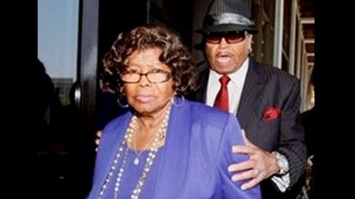 Suit by Jackson's mom focuses on concert backer | cbs8.com