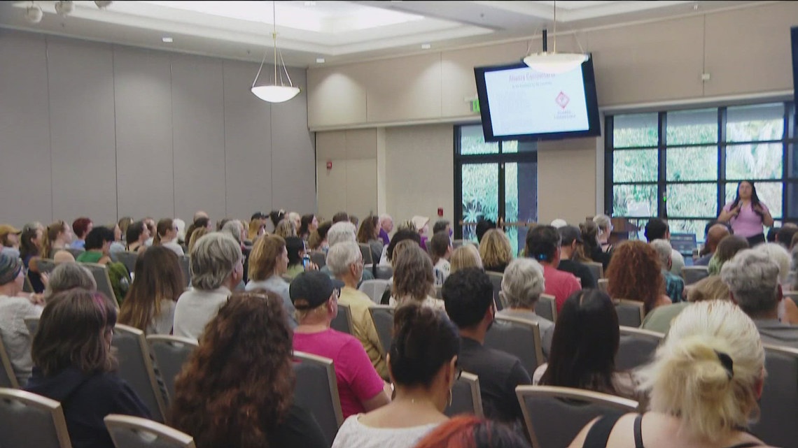 Training session in Encinitas prepares communities for ICE raids | cbs8.com