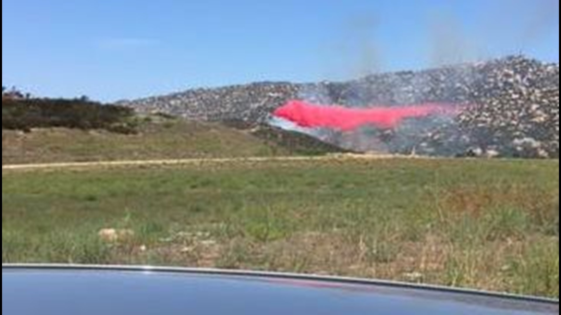 Brush fire forces the closure of SR-67 in Poway | cbs8.com