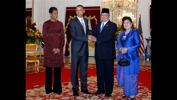 Obama makes long-awaited return to Indonesia | cbs8.com