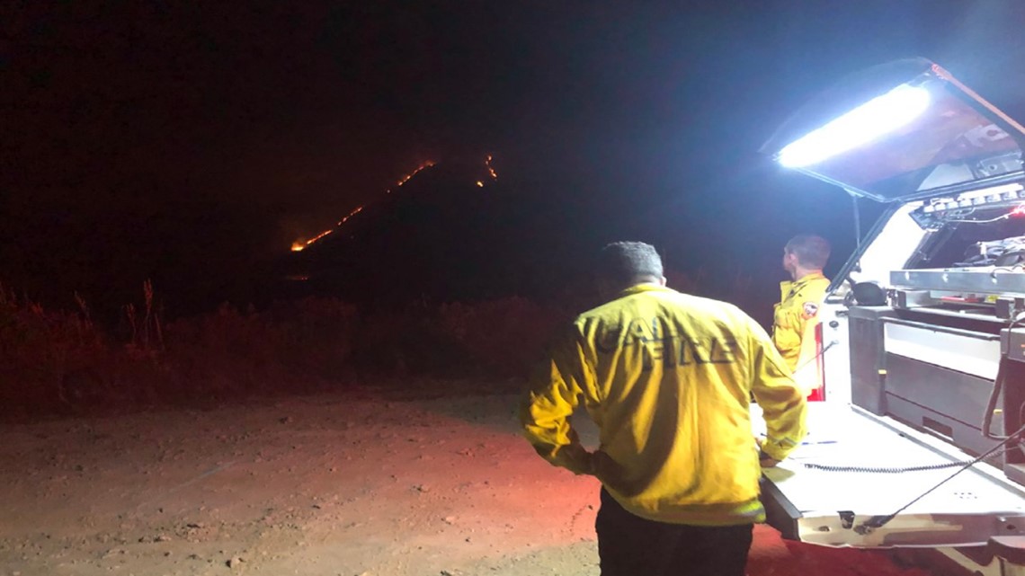 Crews extinguish brush fire near U.S.-Mexico border | cbs8.com