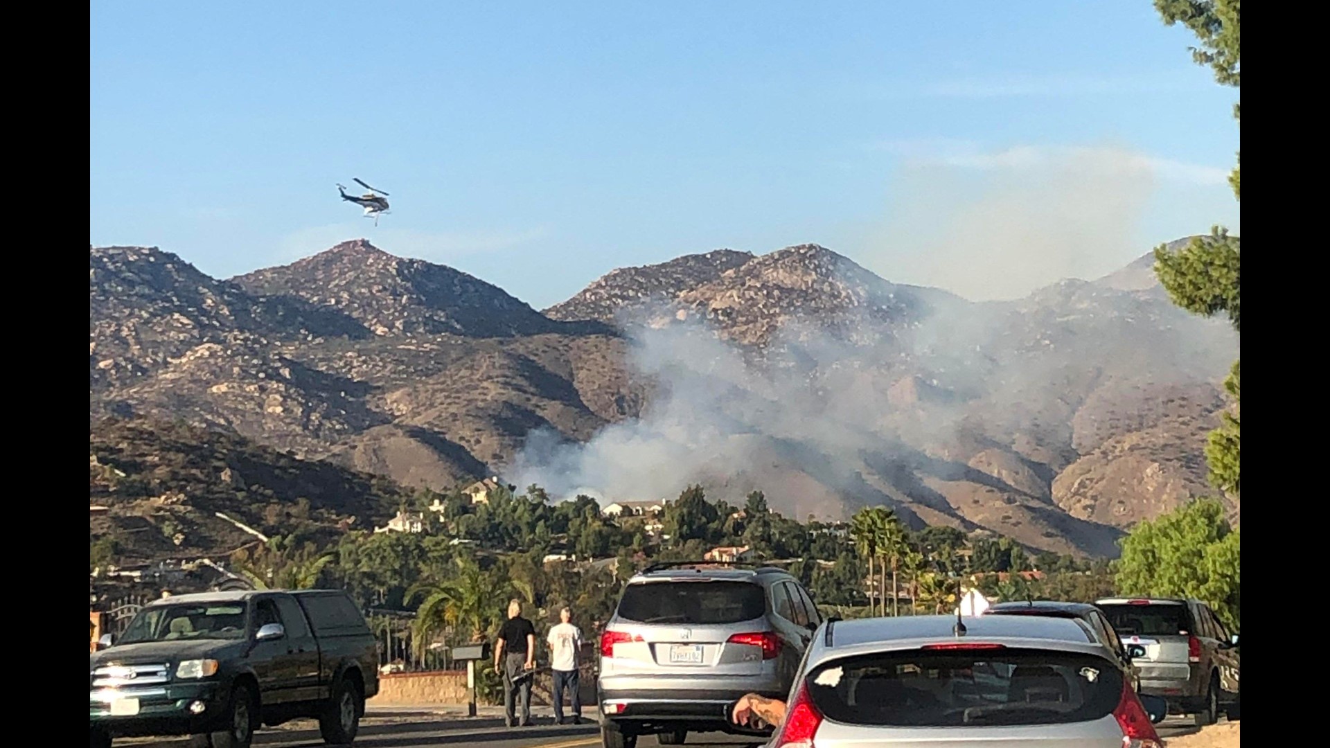 Crews battle brush fire in Lakeside | cbs8.com