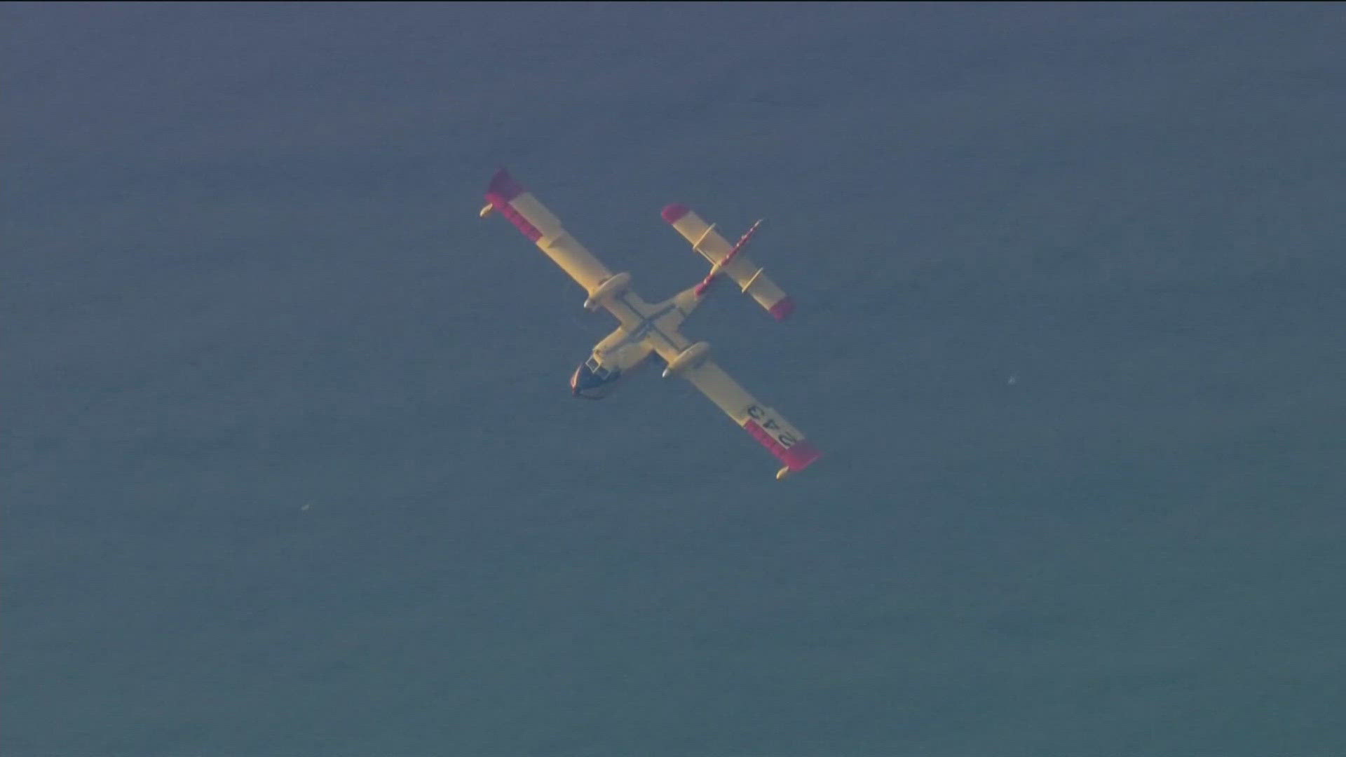 Firefighters use ocean water to battle Palisades Fire | cbs8.com