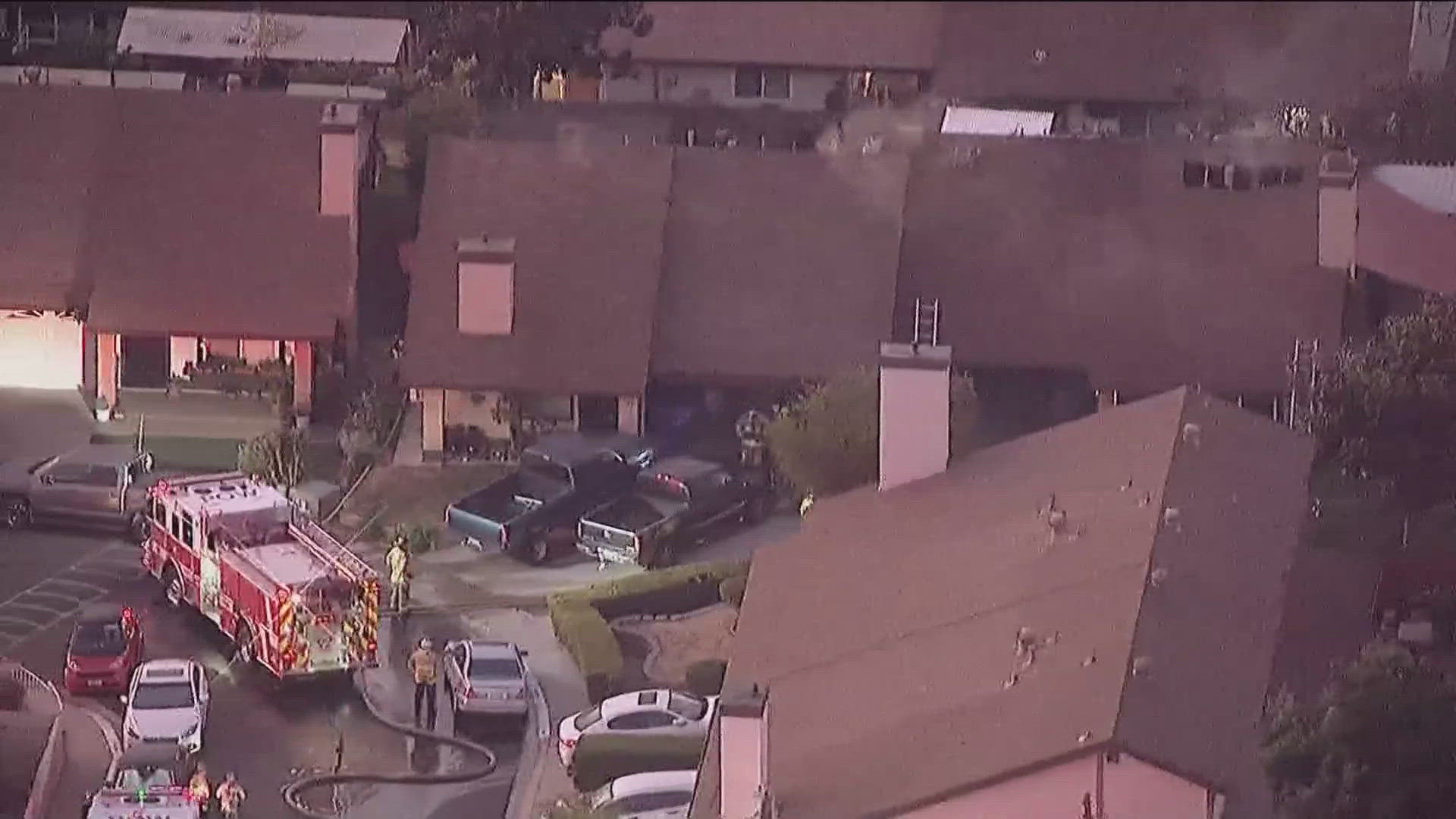 Eight displaced after early morning duplex fire in Poway | cbs8.com