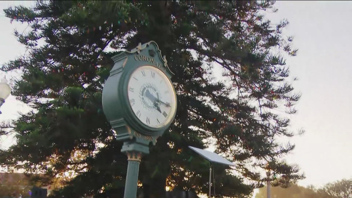 Coronado Holiday Parade and Tree Lighting | Coronado Chamber of Commerce | cbs8.com