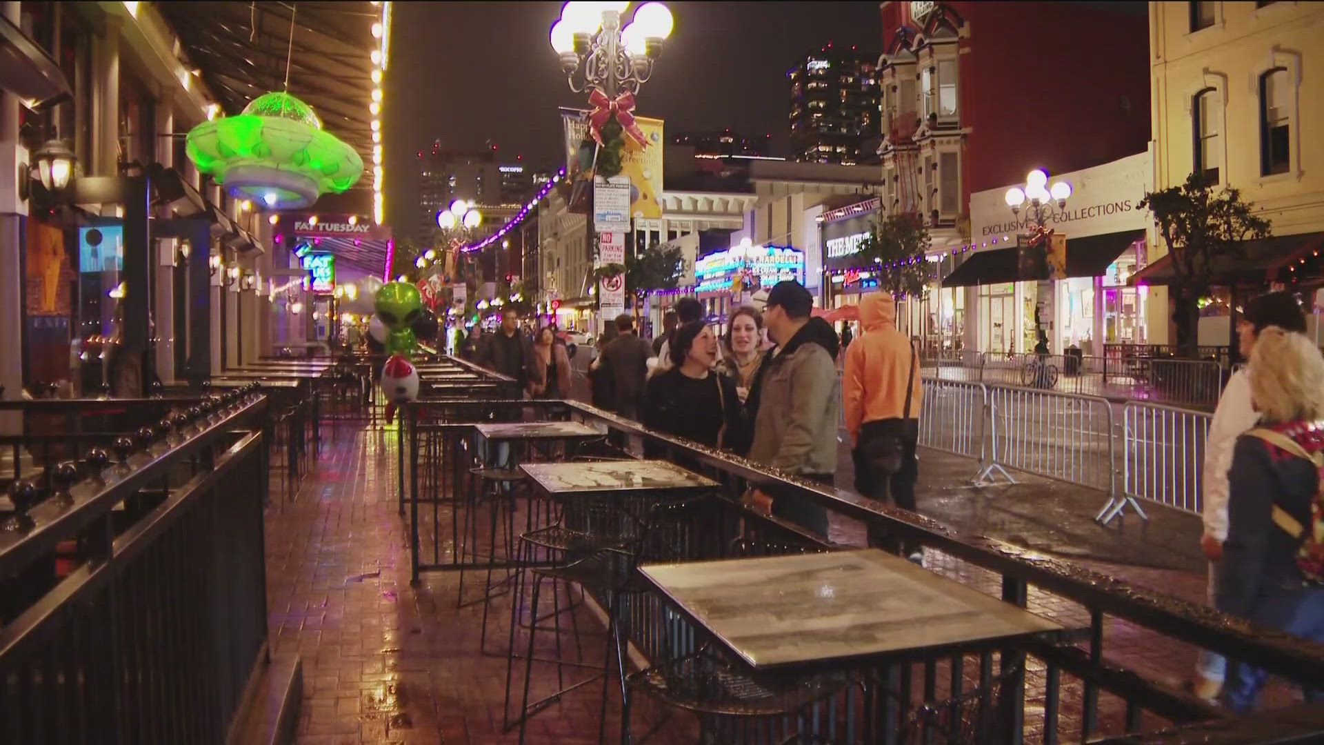 Downtown San Diego rings in the new year as crowds fill the Gaslamp ...