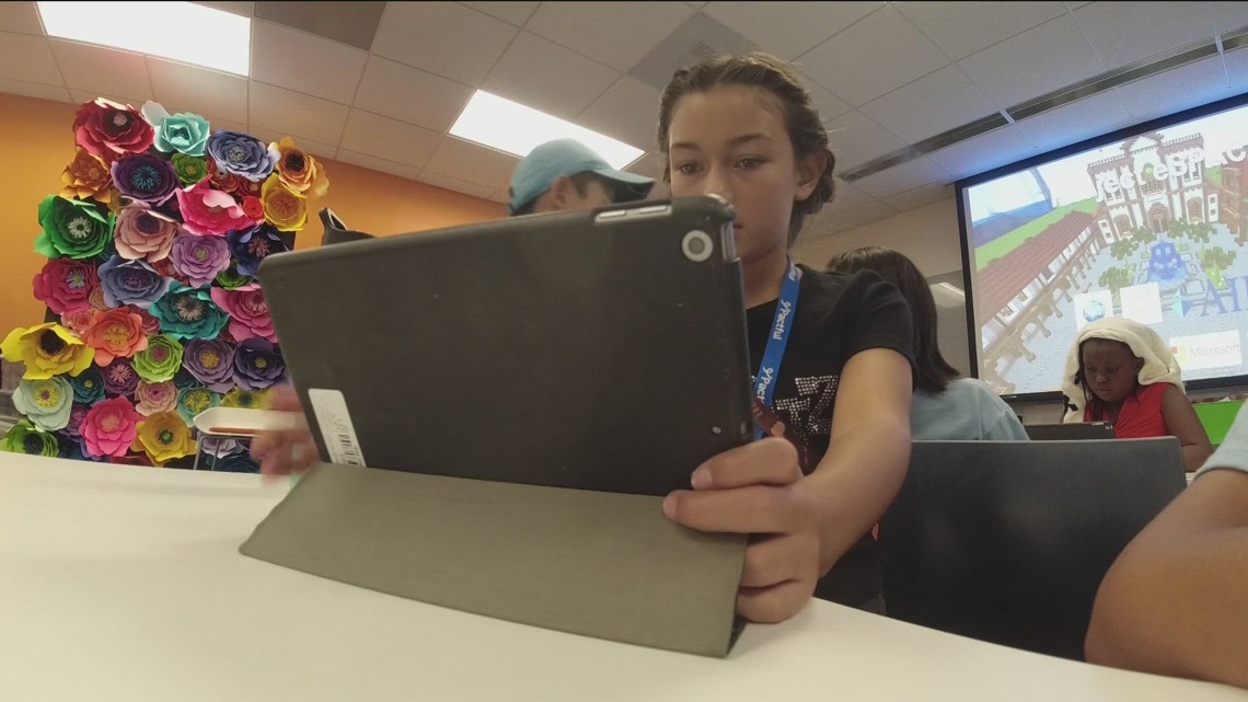 Kids learn STEAM via gaming and creativity at USD camp | cbs8.com
