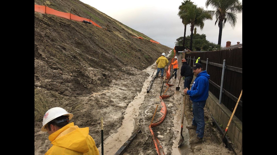 Wall of mud threatening homes in Santee | cbs8.com