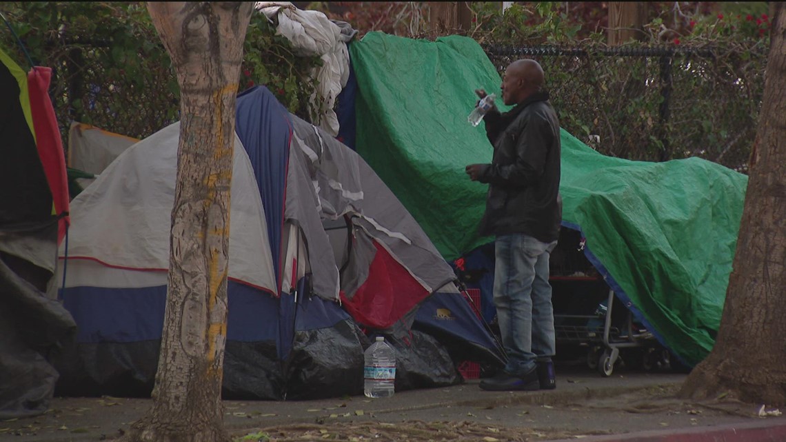San Diego City officials struggling with downtown homeless encampment enforcement | cbs8.com