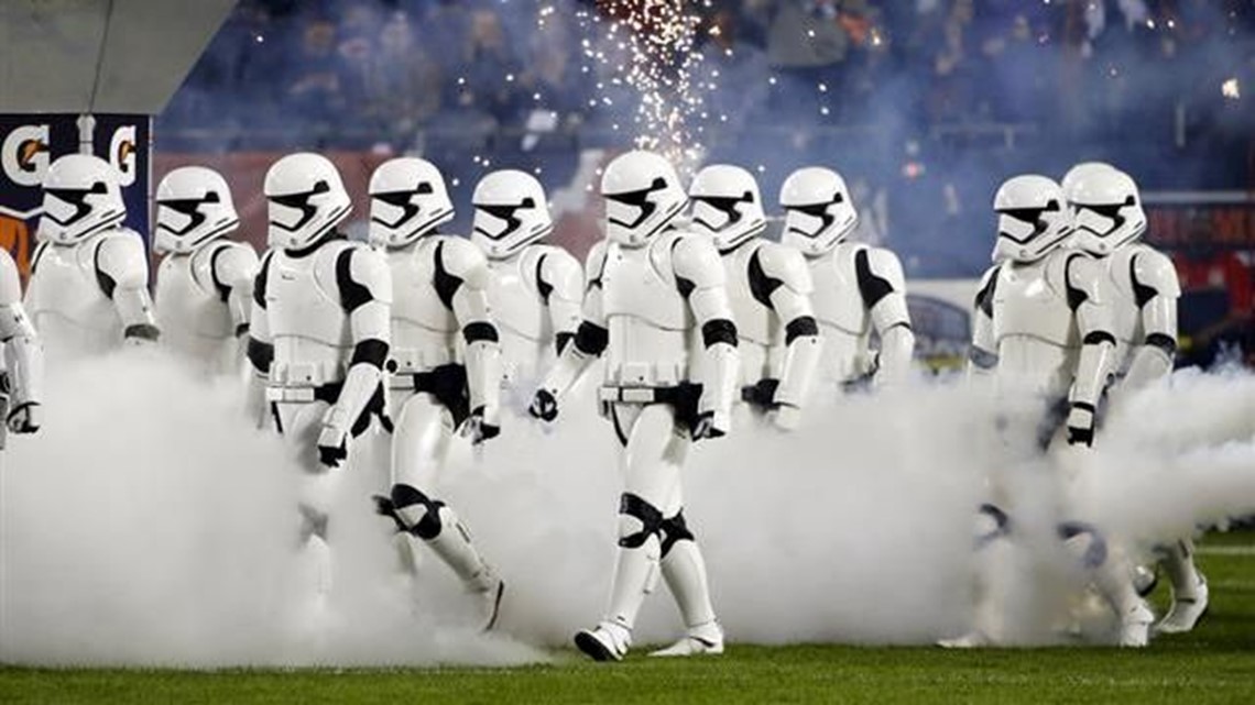 Stormtroopers on Soldier Field introduce 'Last Jedi' trailer | cbs8.com