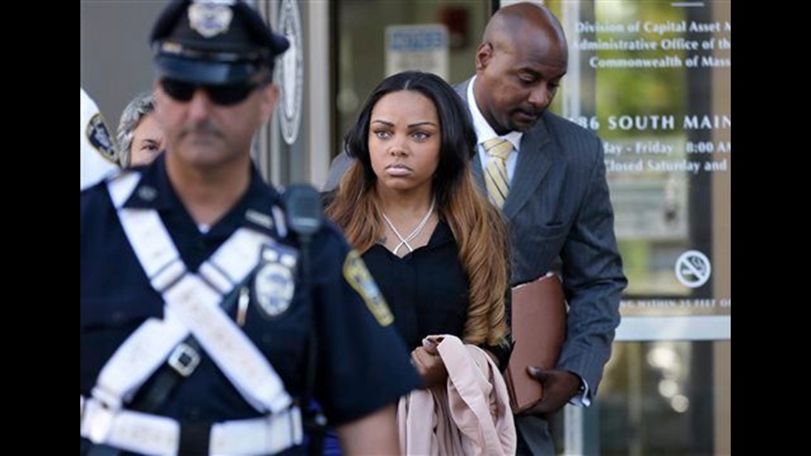 Hernandez girlfriend said to throw out evidence | cbs8.com