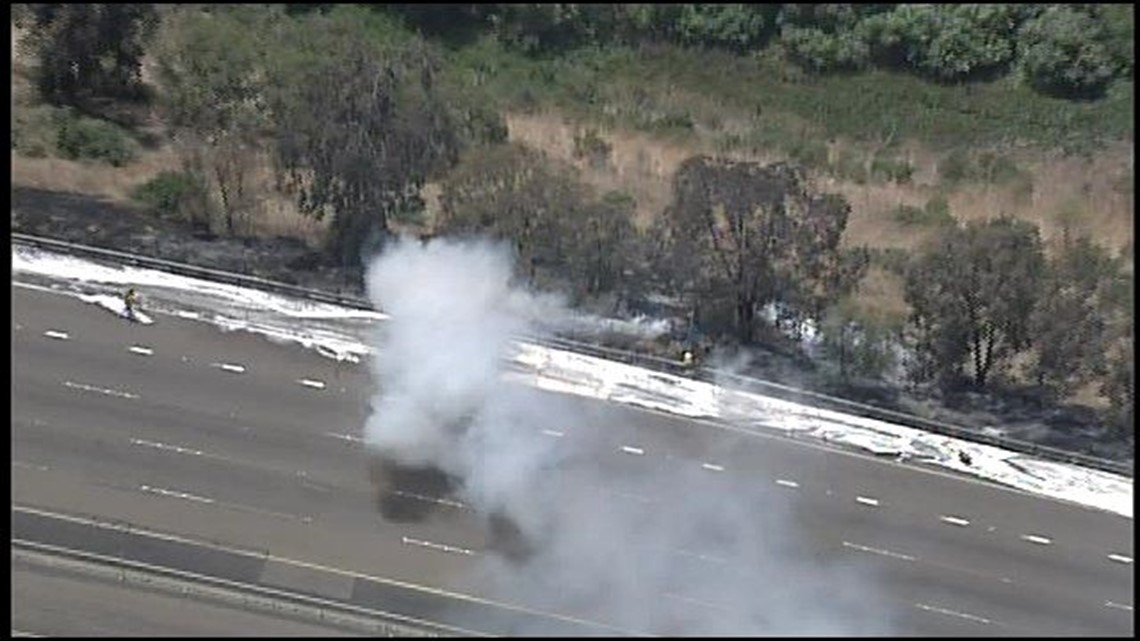Traffic nightmare after brush fire shuts down I-5 in Torrey Pines ...