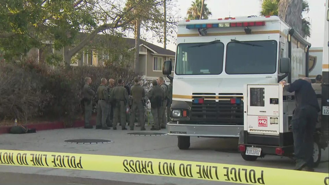 San Diego police looking for suspect after SWAT standoff in South Bay | cbs8.com