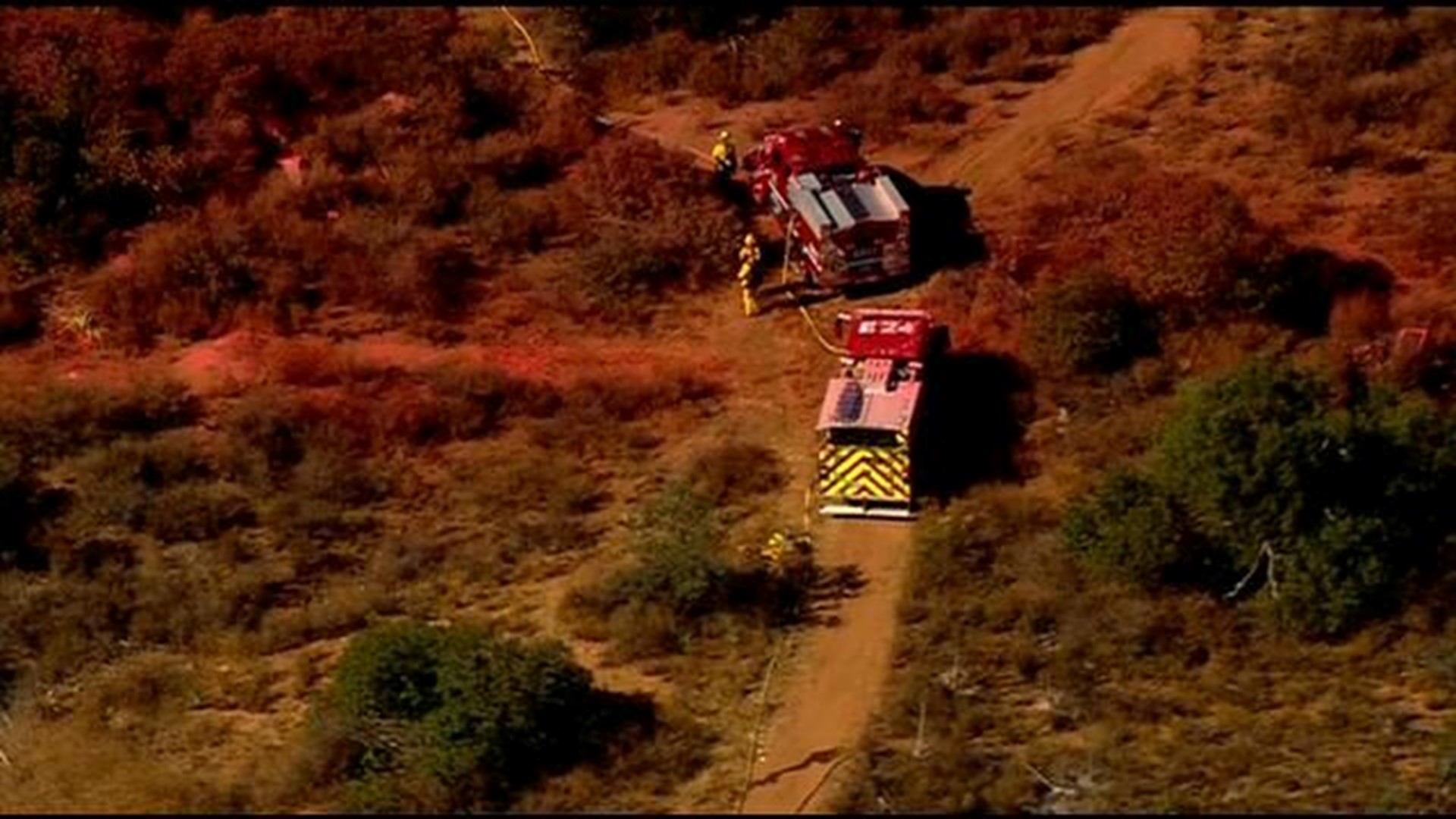 Small brush fire briefly threatens homes in Alpine | cbs8.com