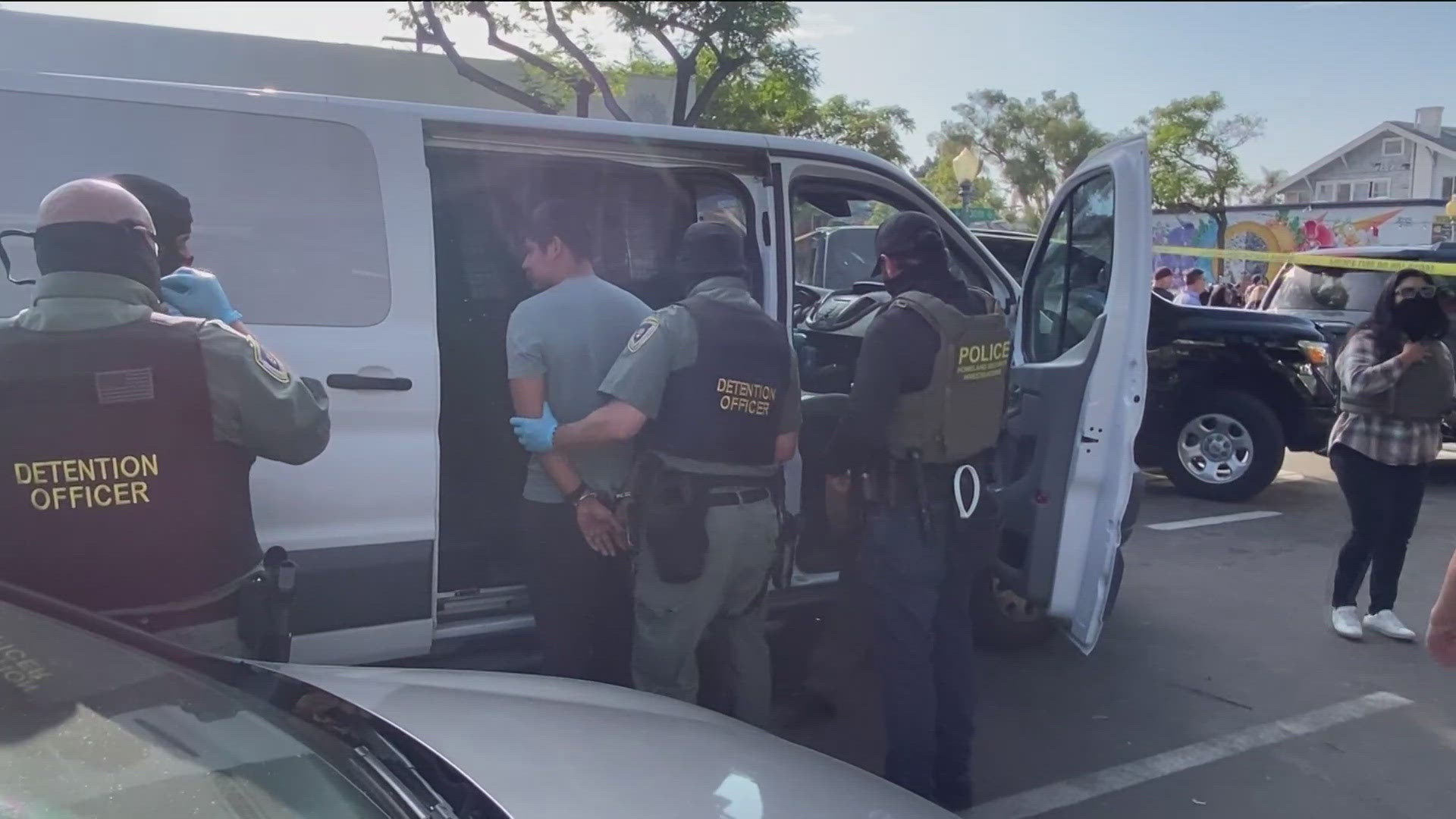 HSI immigration agents raid restaurant in San Diego South Park | cbs8.com