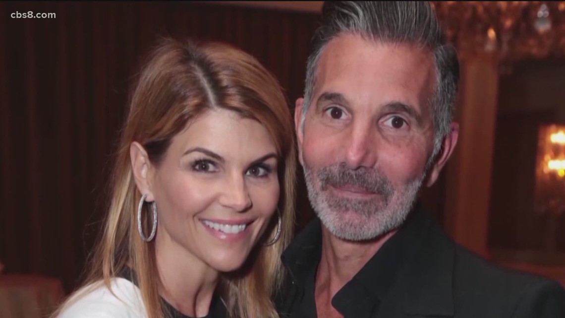 Lori Loughlin and husband agree to plead guilty in college admissions ...