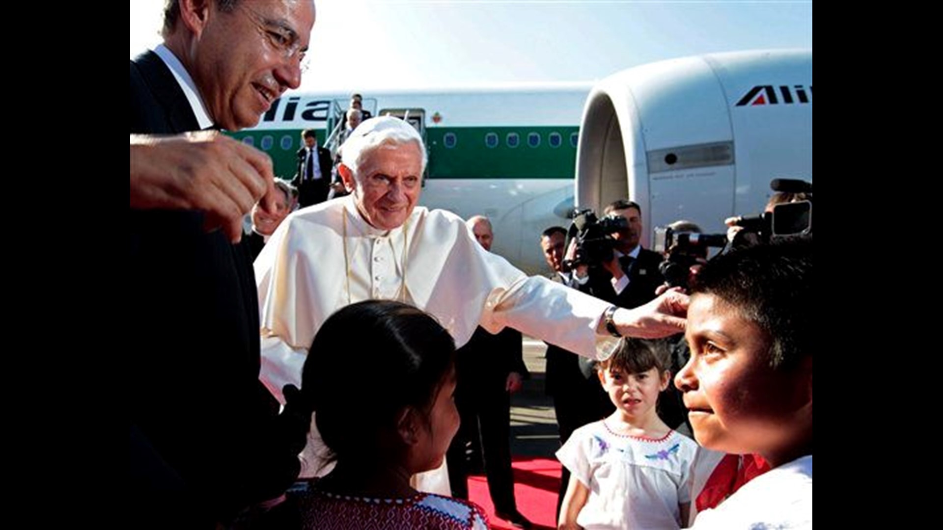 Pope arrives in Mexico, denouncing violence | cbs8.com
