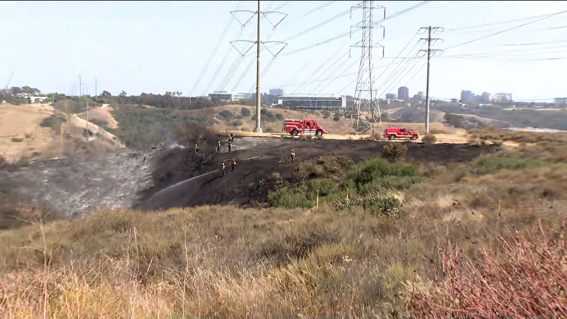 Fire crews stop brush fire in San Diego's Sorrento Valley | 4PM update ...