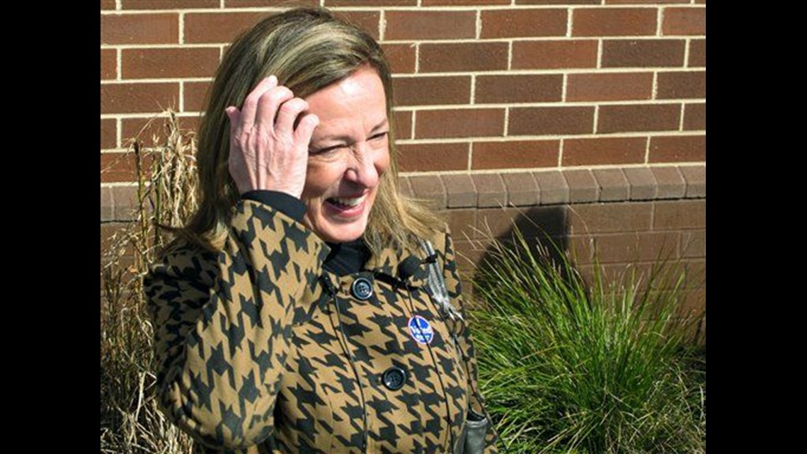 Sanford advances in SC race, Colbert's sister wins | cbs8.com