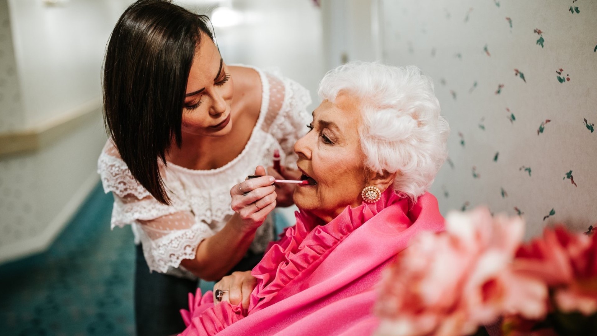 This woman gives San Diego seniors free makeovers | cbs8.com