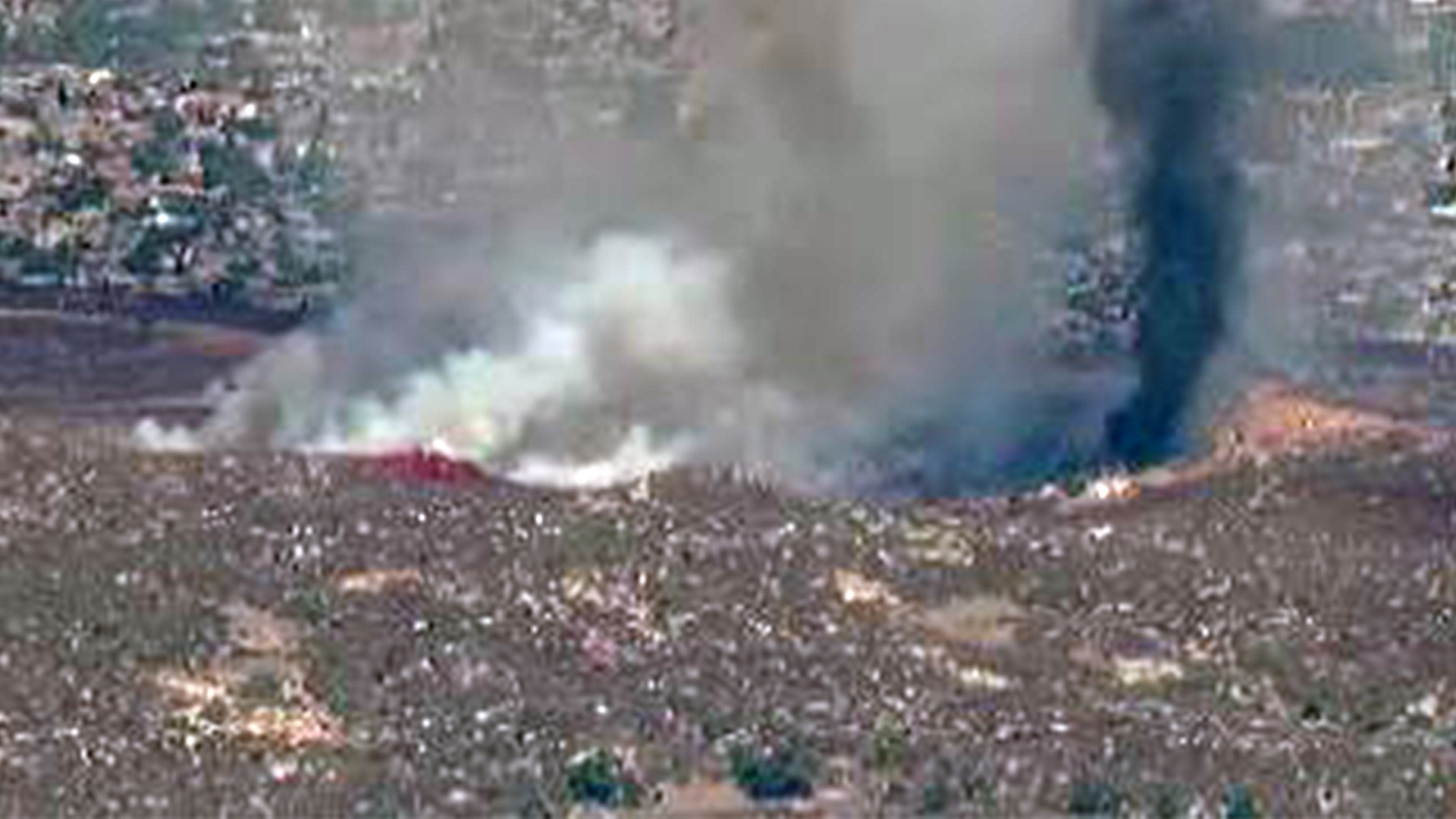Firefighters battle brush fire near U.S.-Mexico border | cbs8.com
