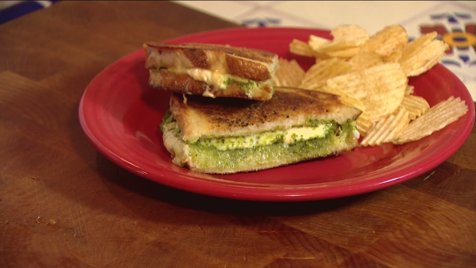 Smoked Gouda Pesto Grilled Cheese | Cooking with Styles | cbs8.com