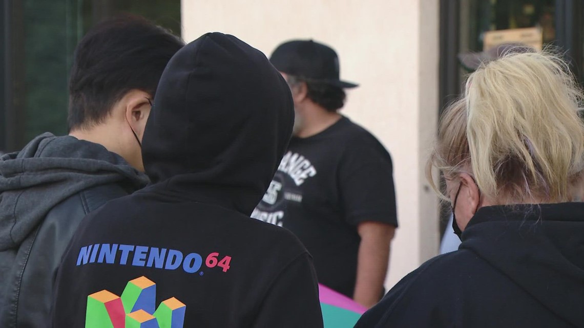Shoppers line up outside GameStop for PS5 | cbs8.com