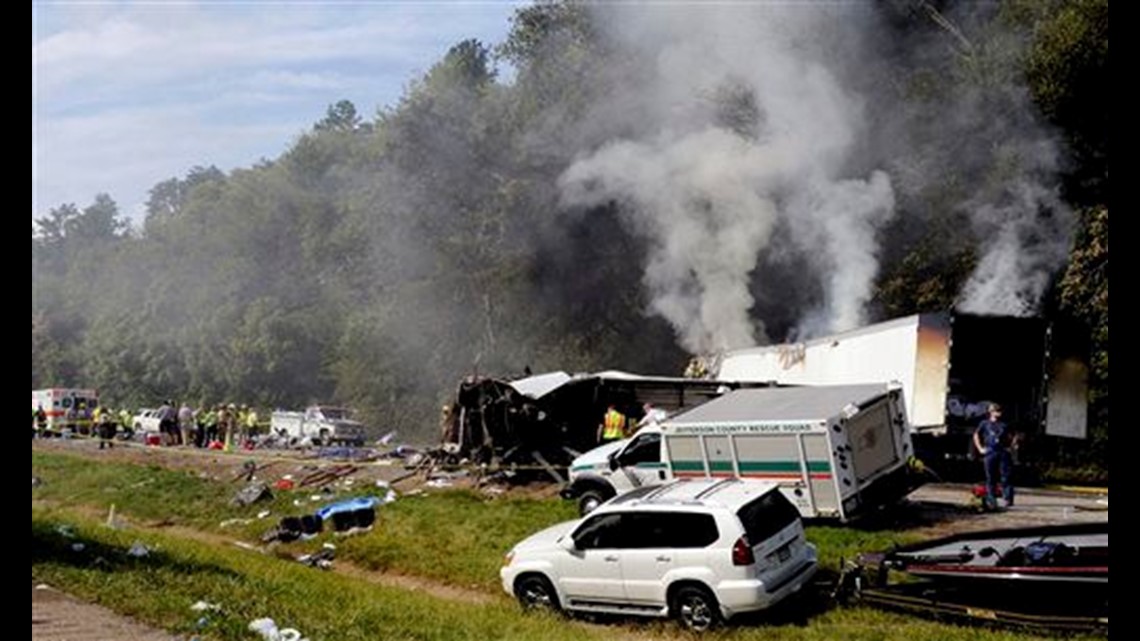 Authorities: 8 killed in church bus crash in Tenn. | cbs8.com