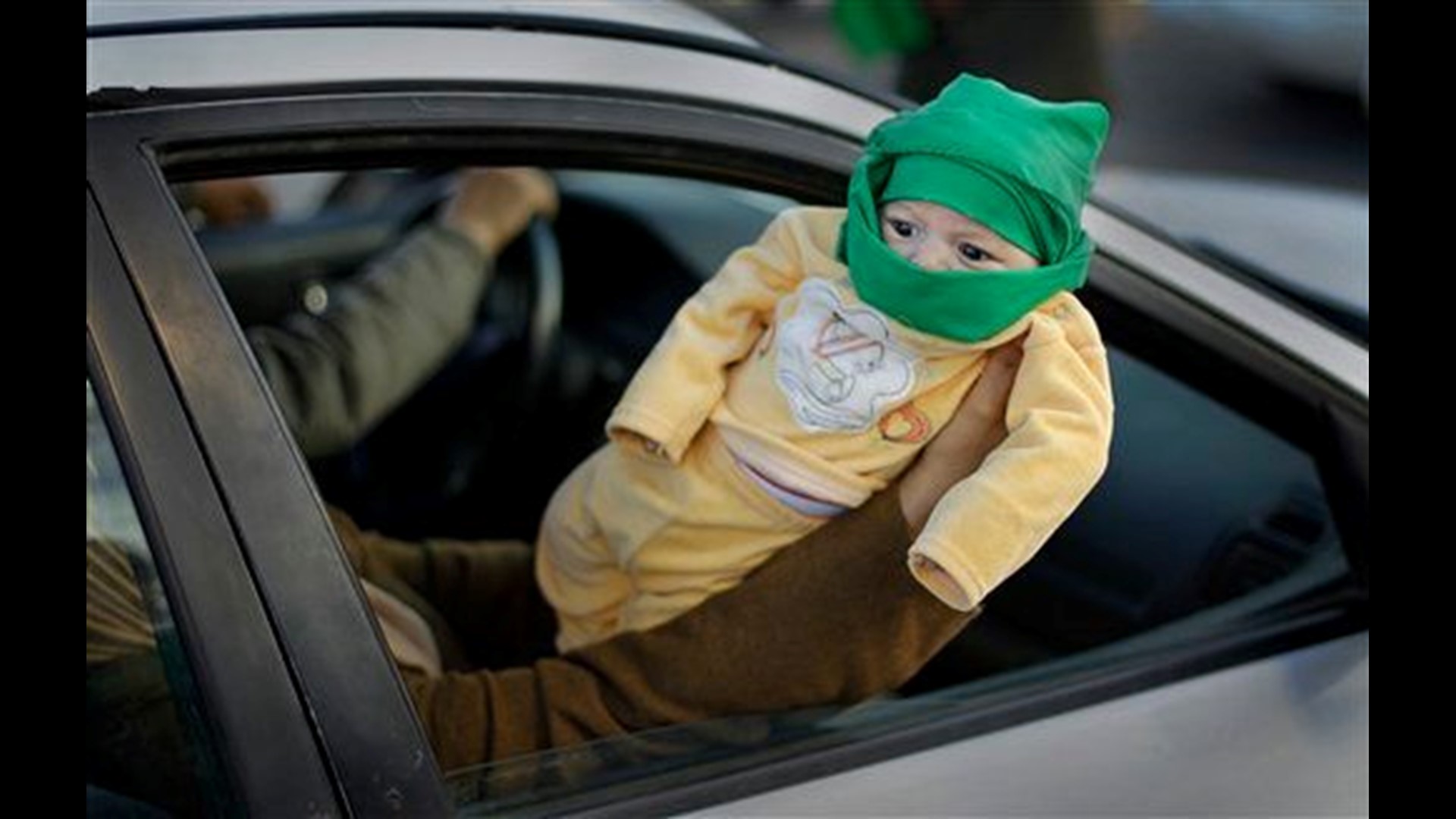 Armed pro-Gadhafi gangs roll in Libyan capital | cbs8.com