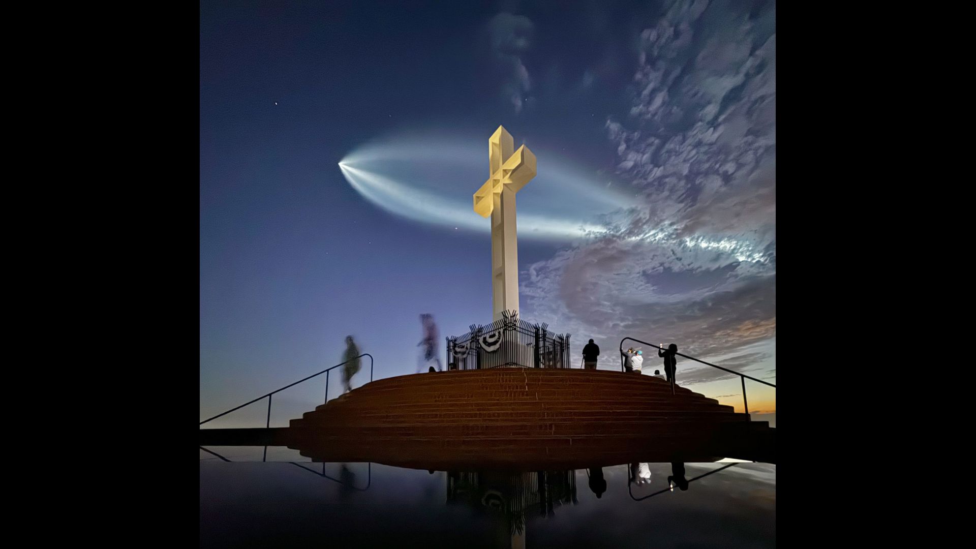 SpaceX Falcon 9 rocket launch from Vandenberg, California Space Force ...