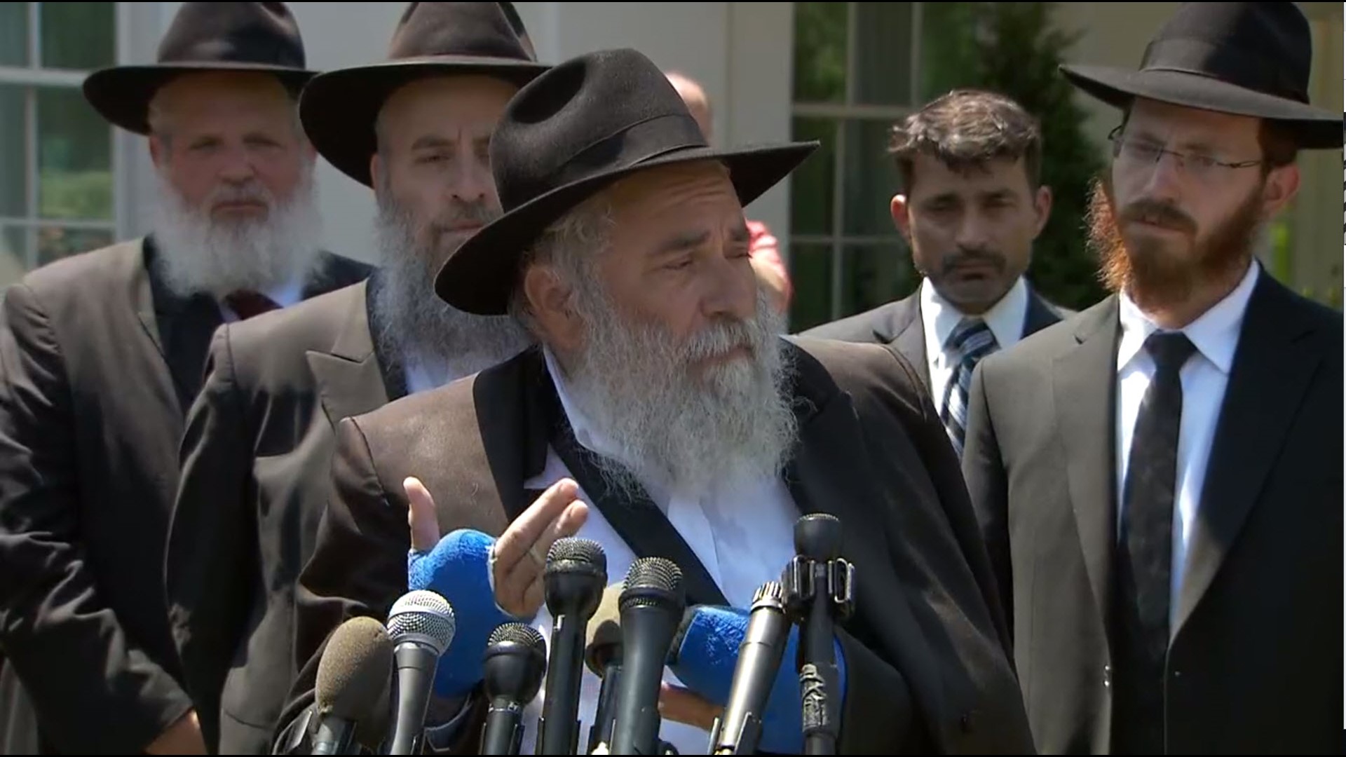 Poway Synagogue Shooting: Rabbi injured in Chabad of Poway shooting ...