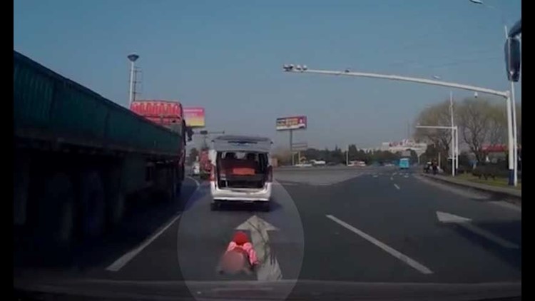 Captured on video: Toddler falls out of van on busy highway in China ...