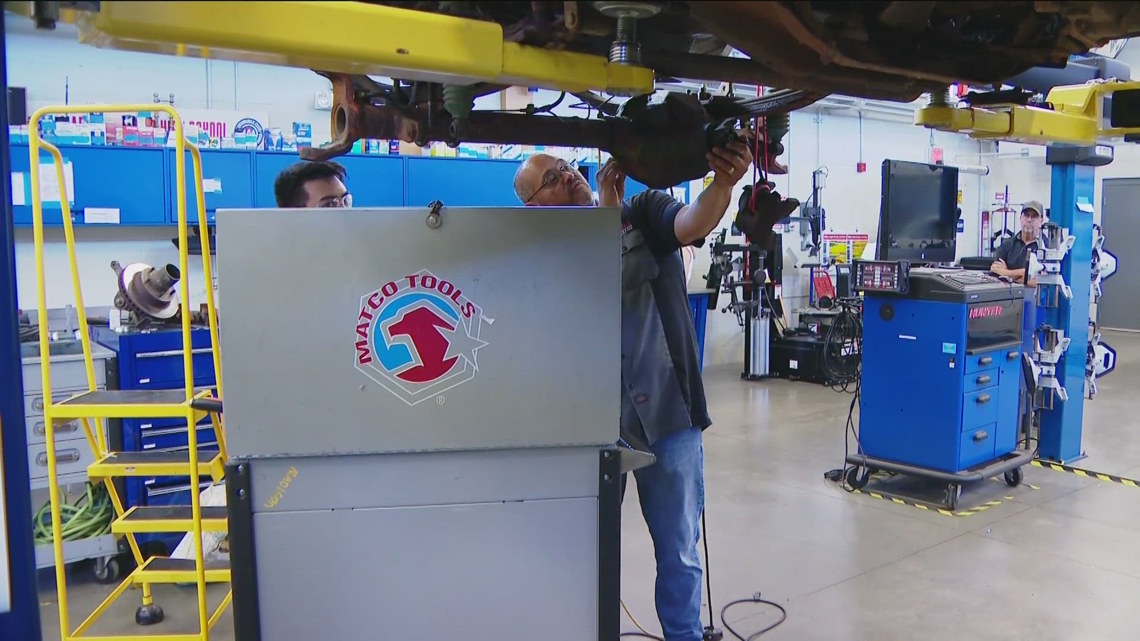 James Madison High auto students get hands-on experience | cbs8.com