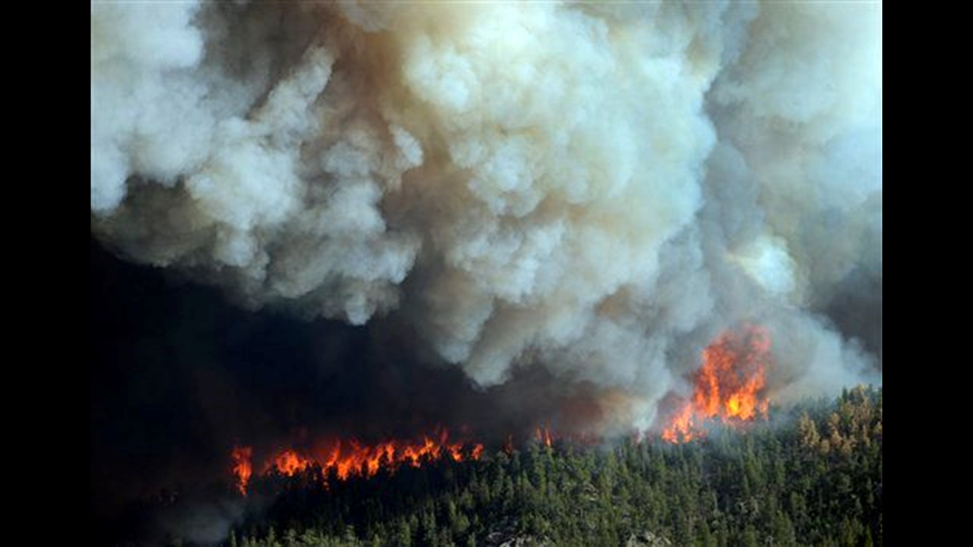 Hundreds evacuated as Colo., NM fires spread | cbs8.com