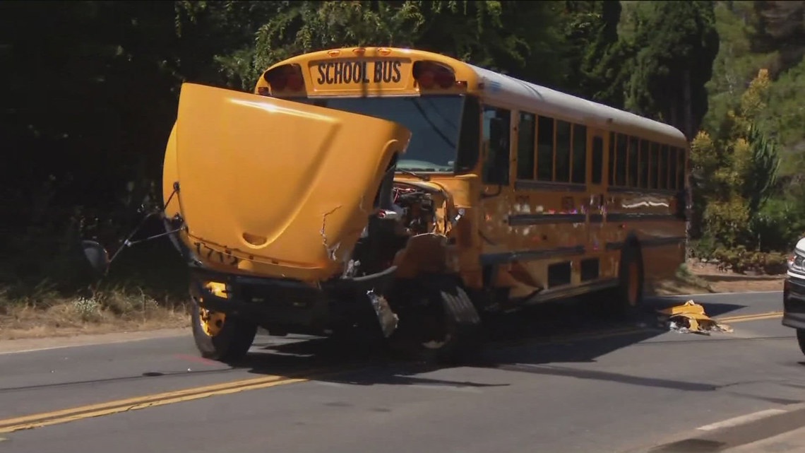 CHP investigates crash involving SUV and school bus in Vista | cbs8.com