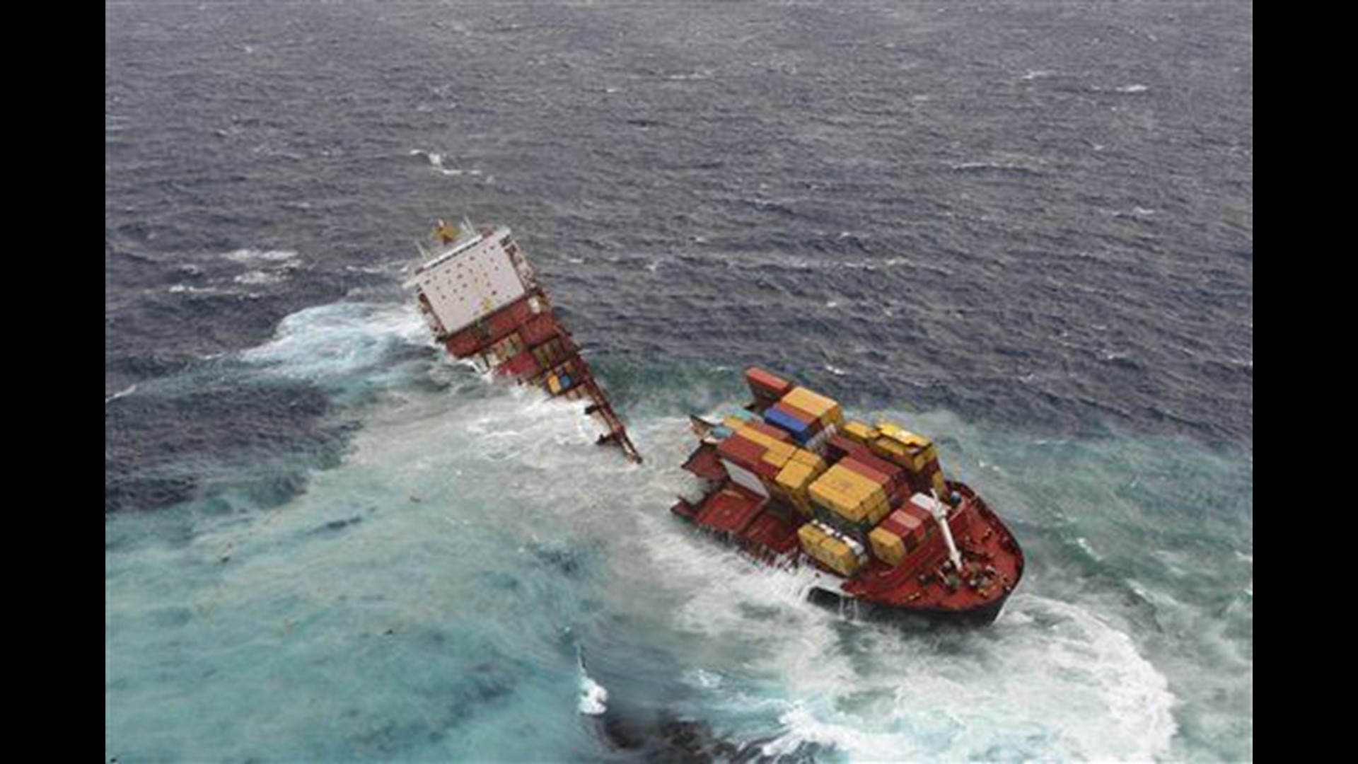 Grounded cargo ship breaks apart on NZ reef | cbs8.com