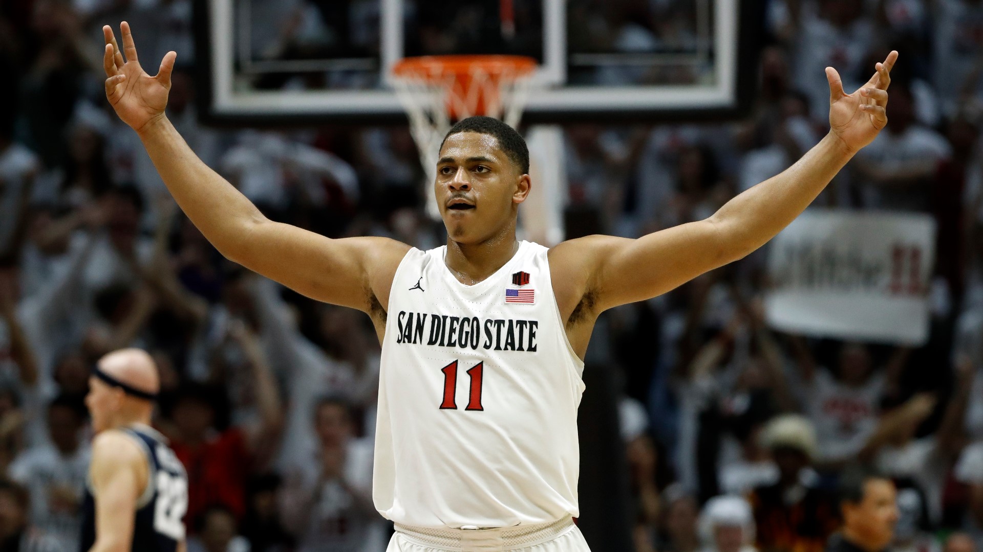 Mitchell, SDSU rally to beat Utah State 80-68 and remain undefeated ...