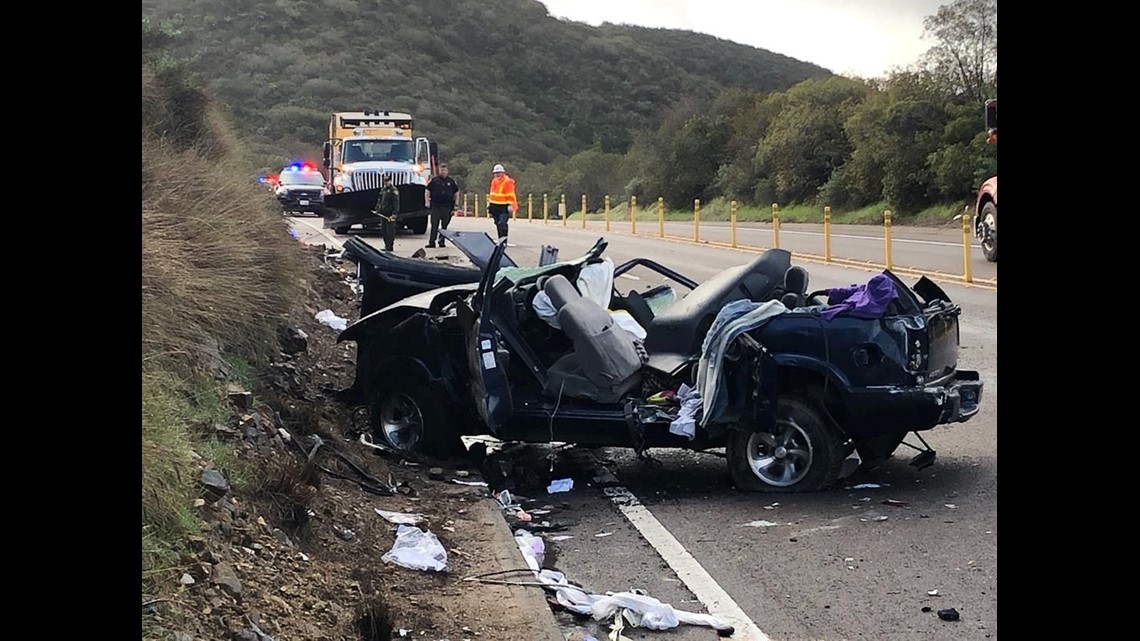 Good Samaritans help after rollover crash in Poway | cbs8.com