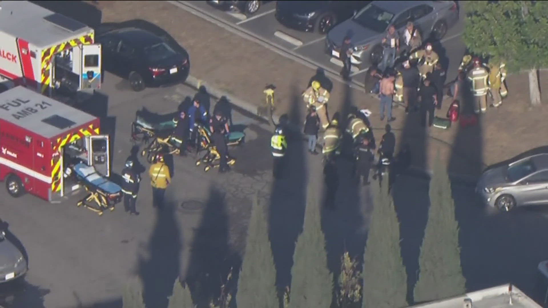 Small plane crashes into building in Southern California | cbs8.com