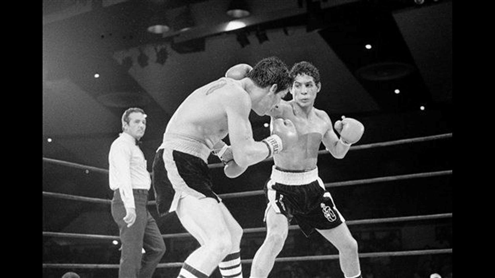 Brash boxer 'Macho' Camacho dies in Puerto Rico | cbs8.com