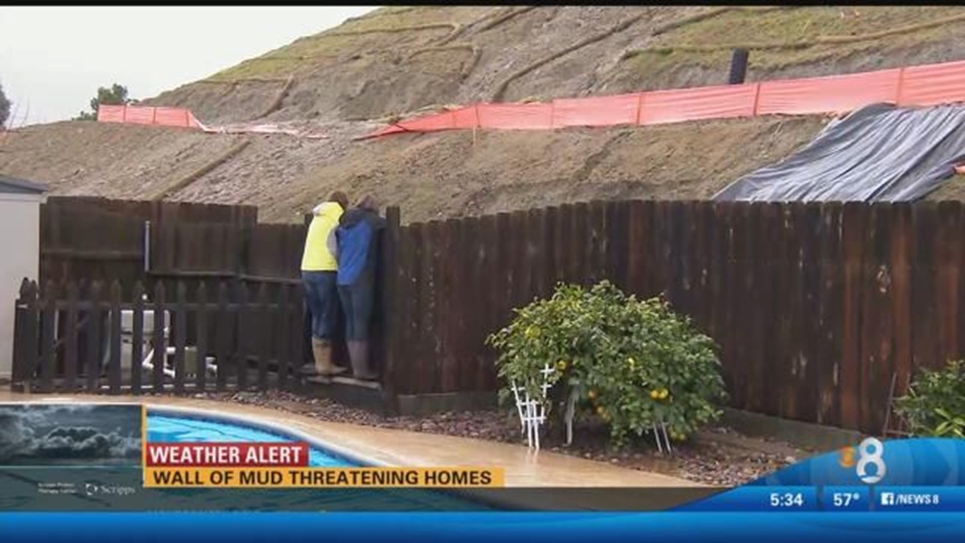 Wall of mud threatening homes in Santee | cbs8.com