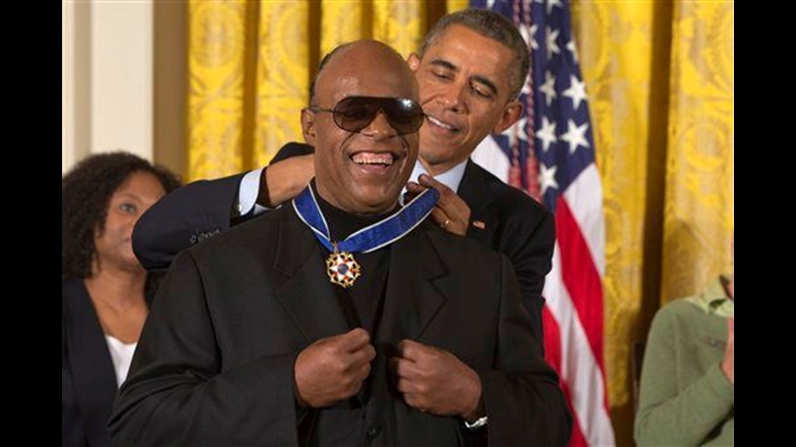Obama awards Presidential Medal of Freedom to 18 | cbs8.com