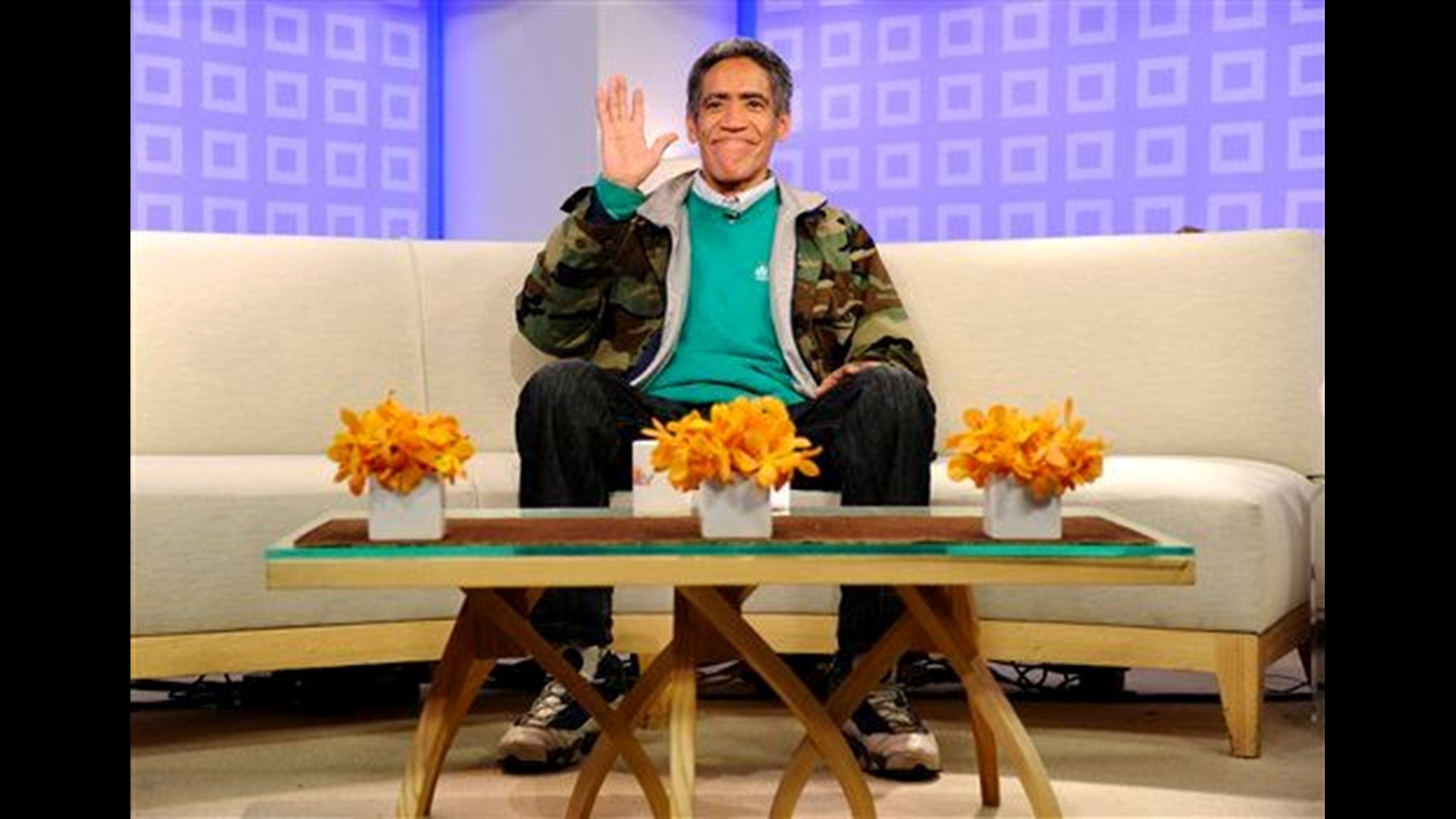 Homeless man with velvety voice becomes star | cbs8.com