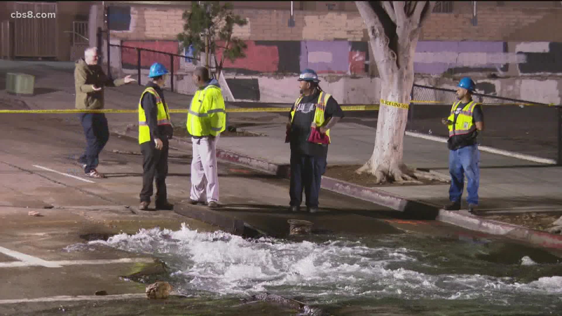 Water main break sends water gushing through downtown San Diego | cbs8.com