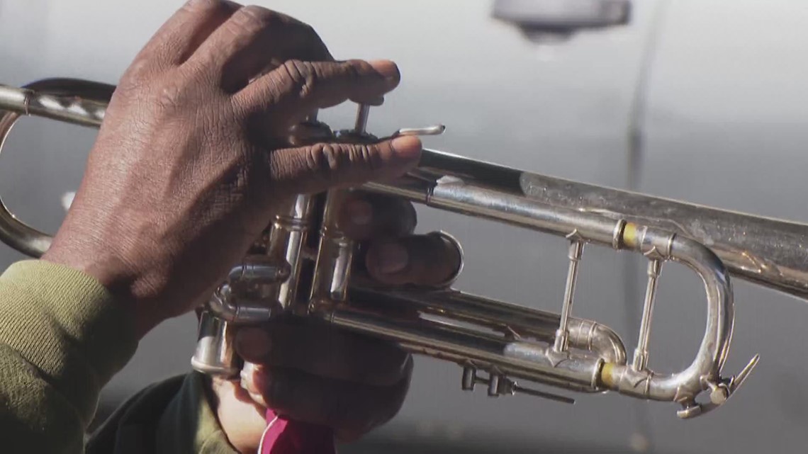 Former Marine plays his trumpet on the streets of San Diego | cbs8.com