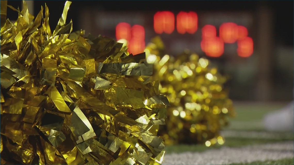 Torrey Pines cheerleader alums perform special halftime show | cbs8.com