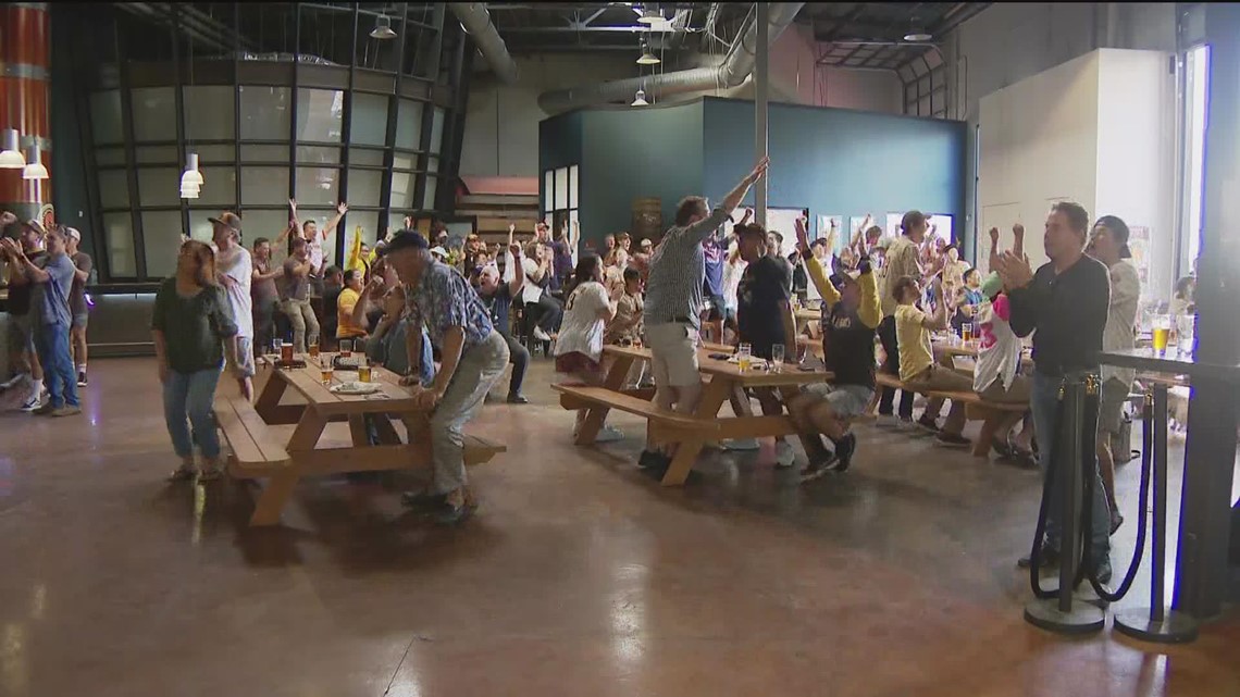 Padres fans at home cheer for the final game against Mets | cbs8.com